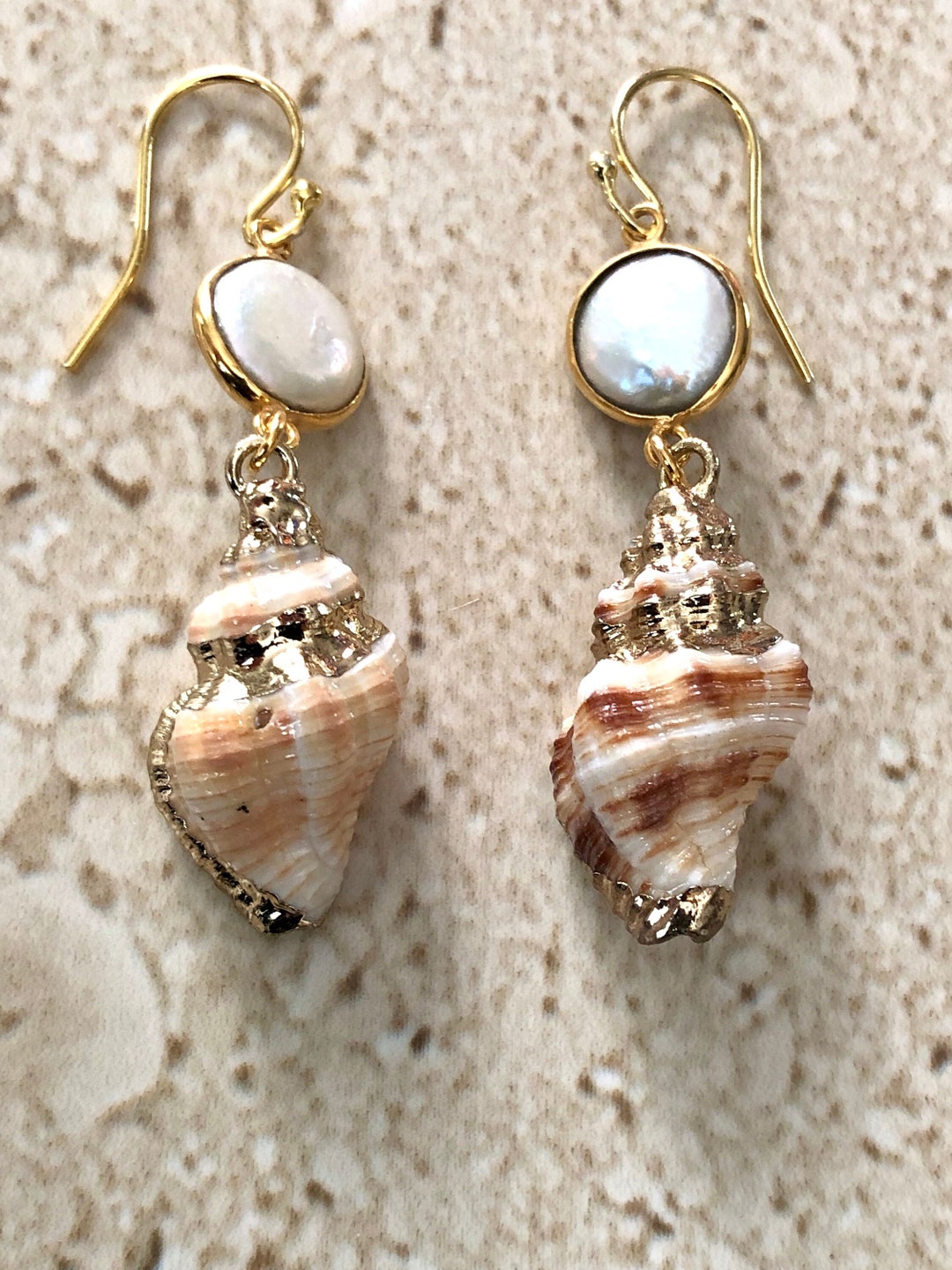 Heart & conch shell hoop earrings store