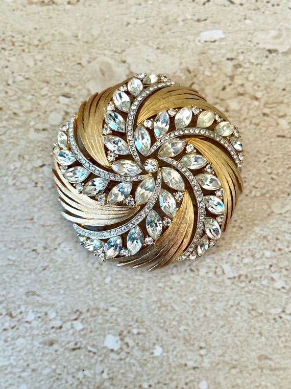 Vintage round statement brooch - Gem