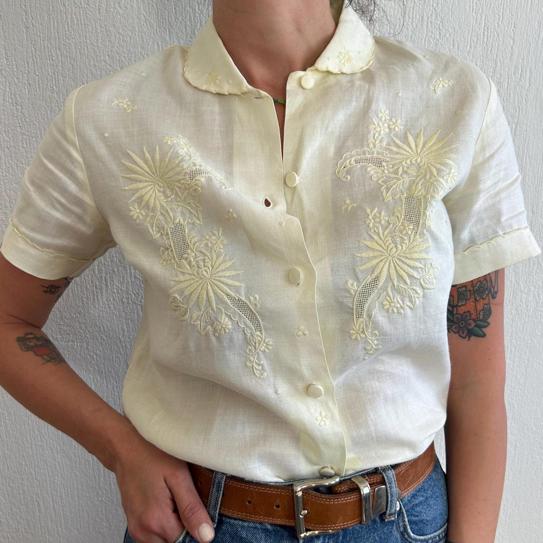 Vintage Flower Embroidered Button up Shirt / Size Small / Lightweight ...