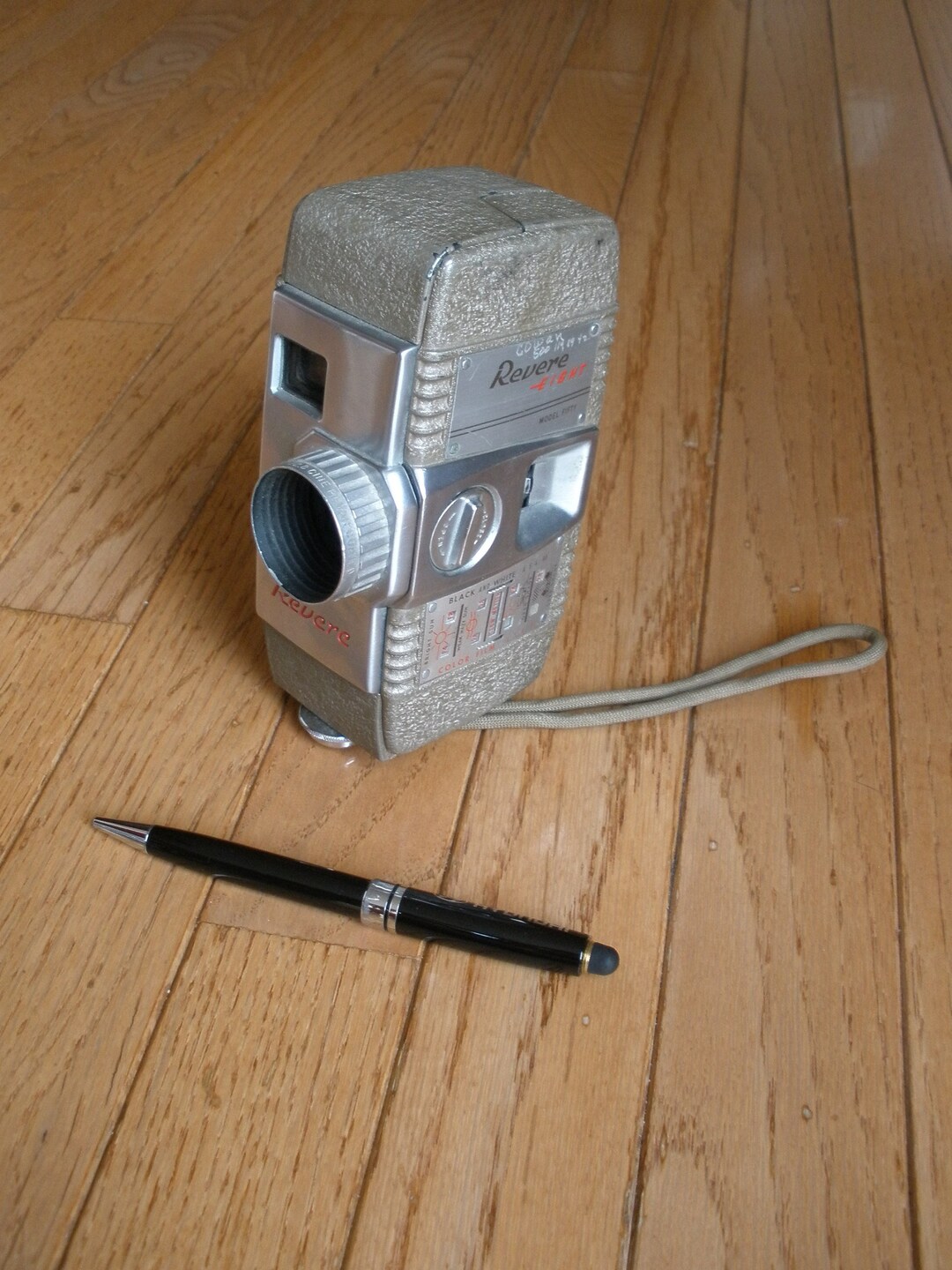 1957 REVERE Eight Model 50 MOVIE CAMERA Revere Camera Co Collectible ...