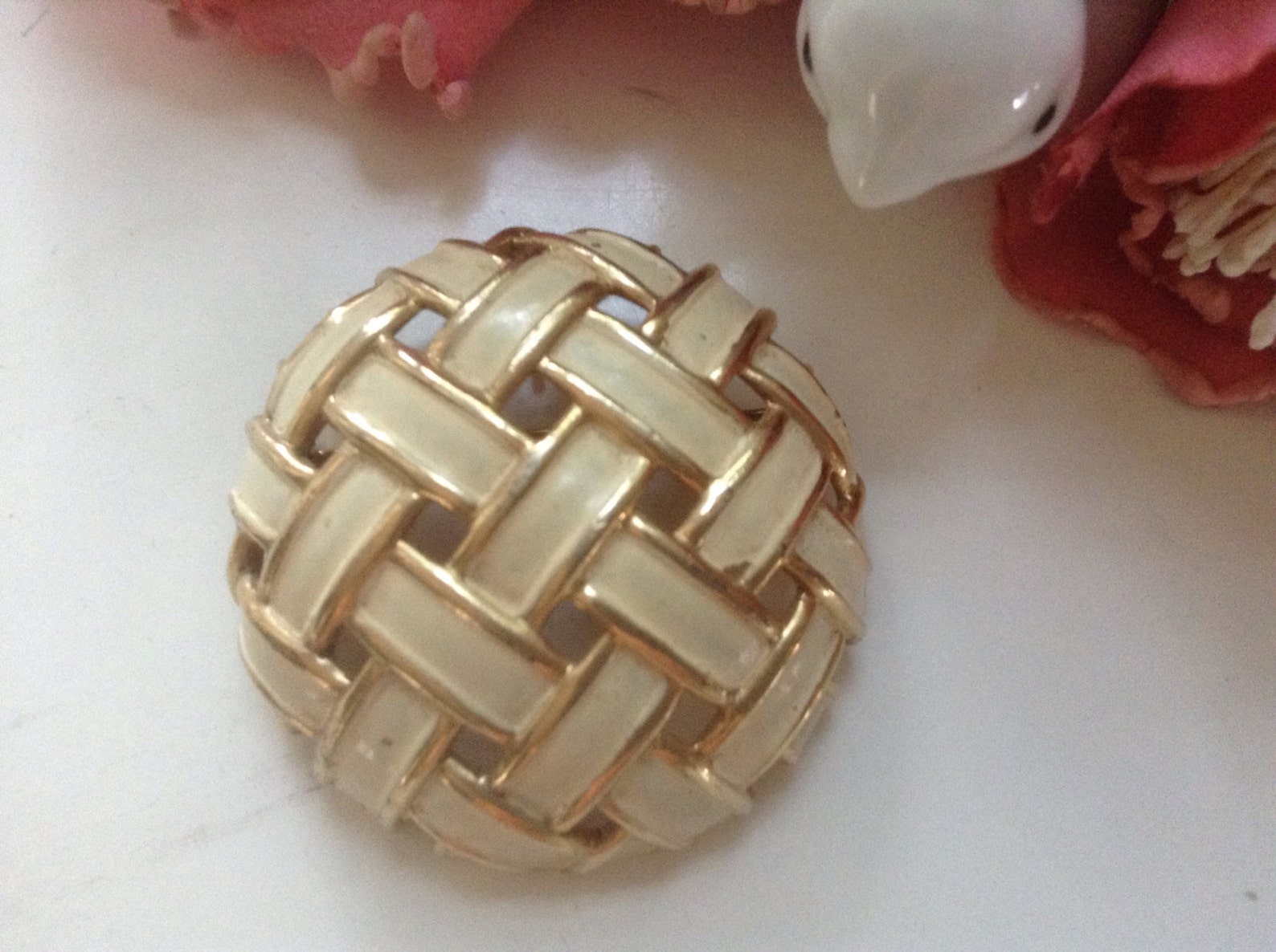 Castlecliff Domed Basket Weave Brooch Pendant Enamel Cream Gold 60s ...