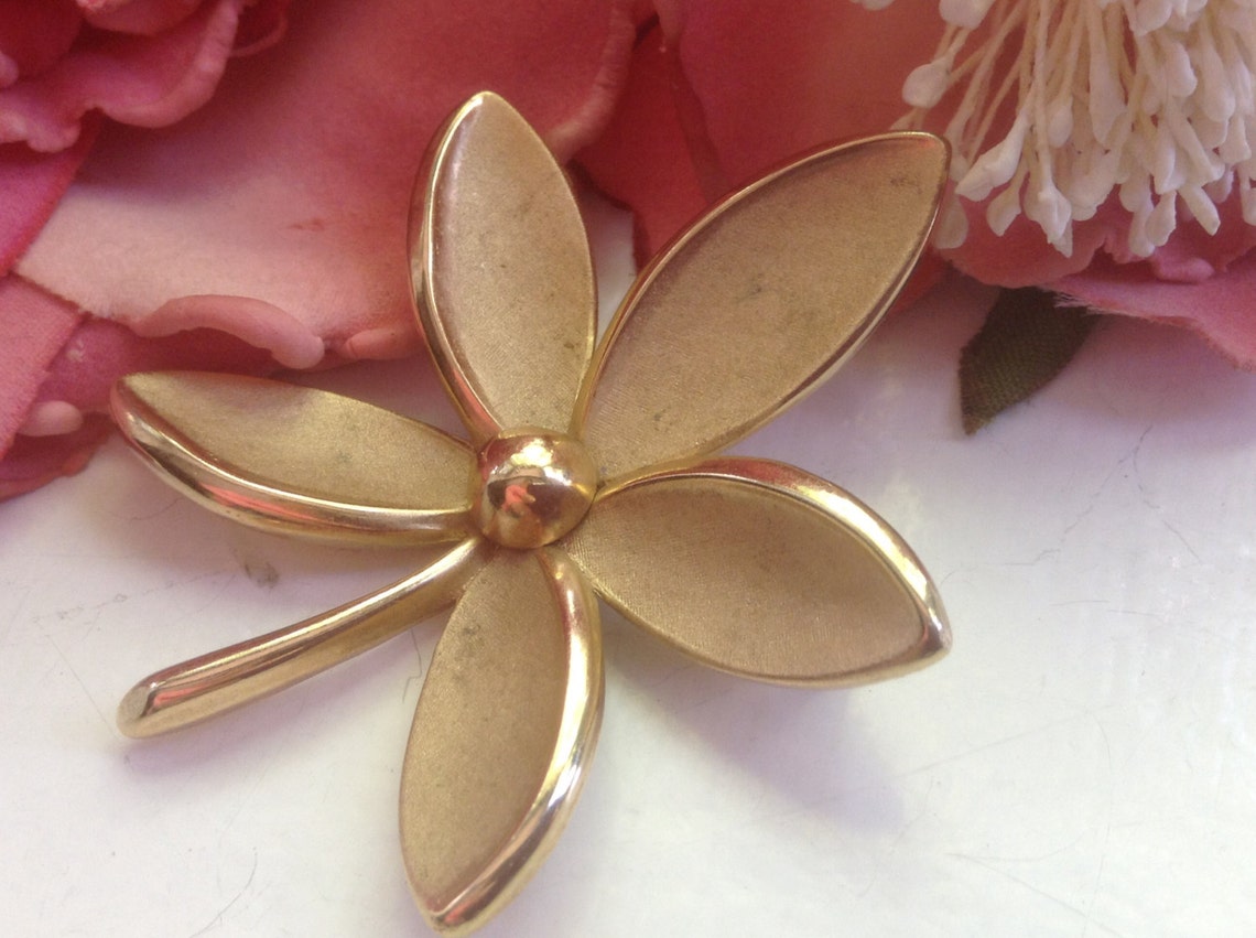 Crown Trifari Flower Brooch Pin Gold Tone Figural Signed - Etsy