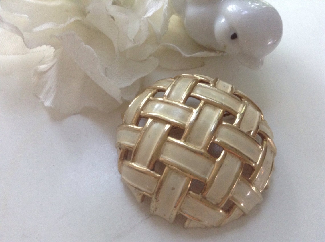 Castlecliff Domed Basket Weave Brooch Pendant Enamel Cream Gold 60s ...