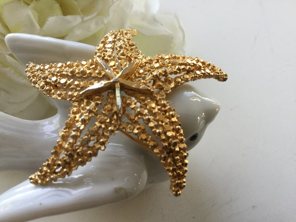 BSK Gold Starfish Brooch Pin Classic Romantic Beach Wedding Ocean ...