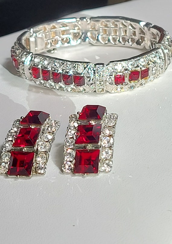 vintage hinged pot metal - Gem