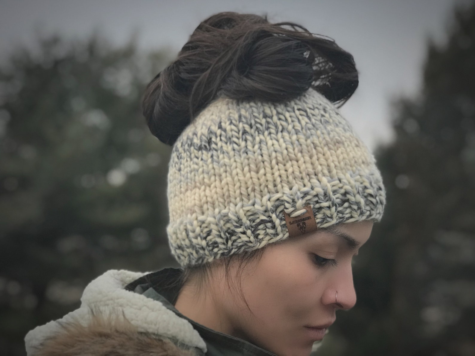 The Cleo Messy Bun Beanie KNITTING PATTERN // Messy Bun Beanie Pattern ...