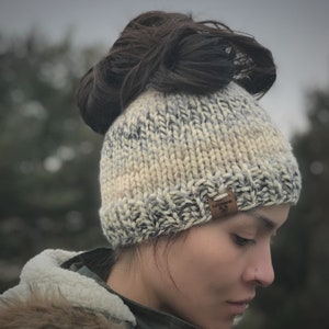 The Cleo Messy Bun Beanie KNITTING PATTERN // Messy Bun Beanie Pattern ...