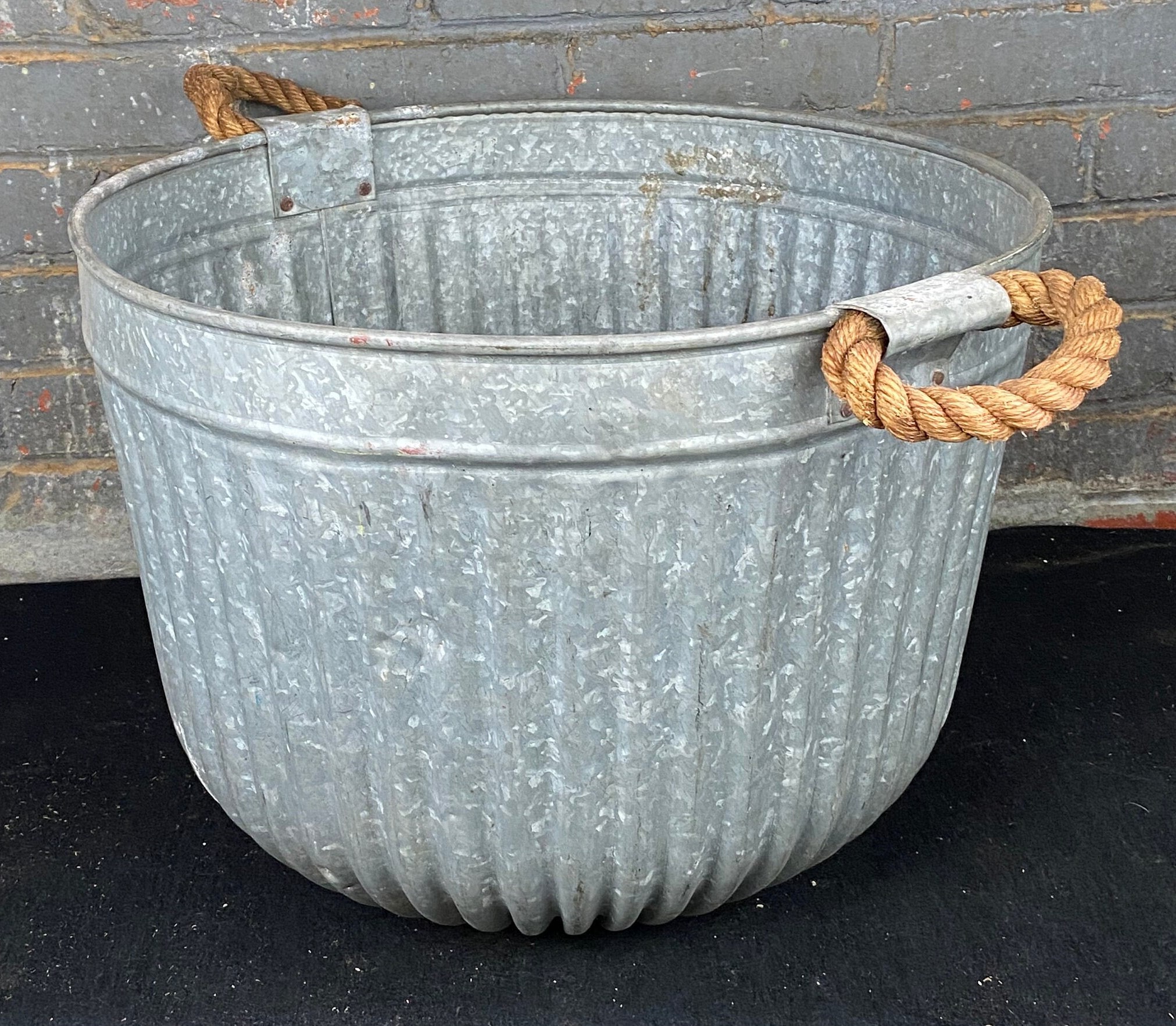 Antique Round Galvanized Metal Wash Tub With Rope Handles and ...