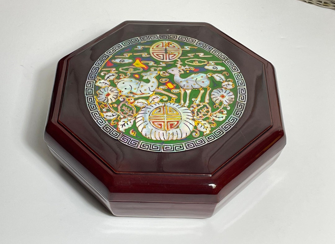 Korean Najeon Chilgi Lacquer Box, Octagonal Box With Mother of Pearl ...