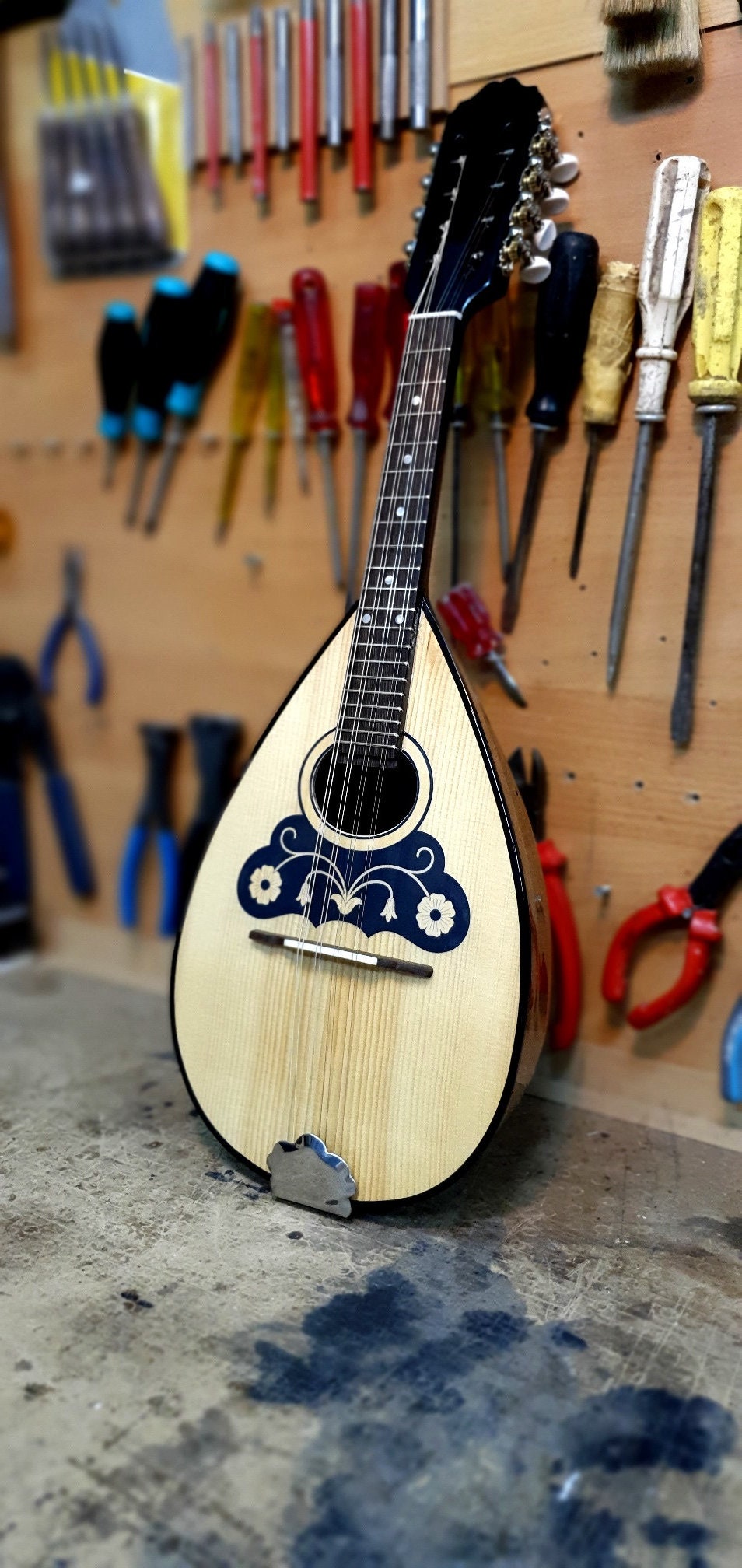 Bowl Back Mandolin for sale | Only 4 left at -70%