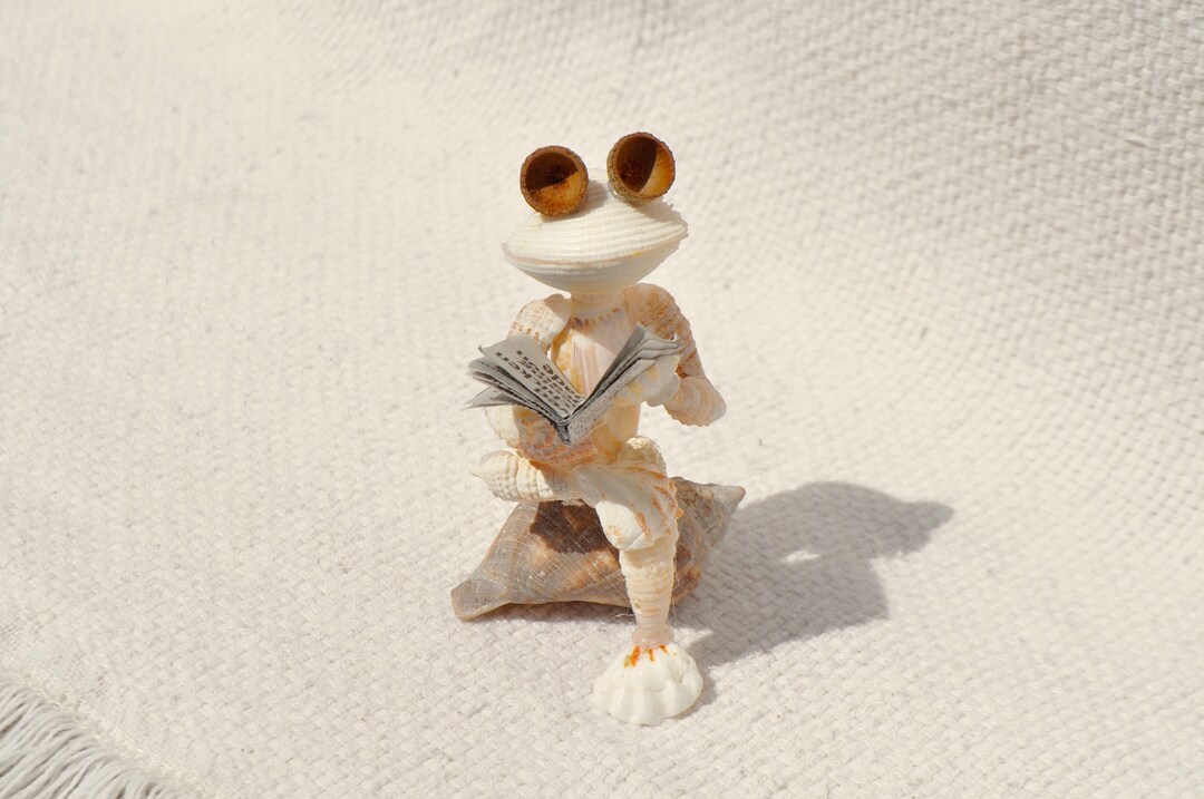 Seashell Frog Reading Newspaper, Frog Figurine, Seashell Art, Sanibel ...