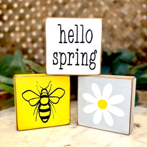 Hello Spring Sign, Rustic Spring Block Decor, Daisy Flower Bee Wooden ...