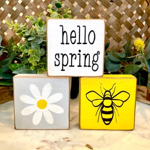 Hello Spring Sign, Rustic Spring Block Decor, Daisy Flower Bee Wooden ...