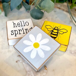 Hello Spring Sign, Rustic Spring Block Decor, Daisy Flower Bee Wooden ...