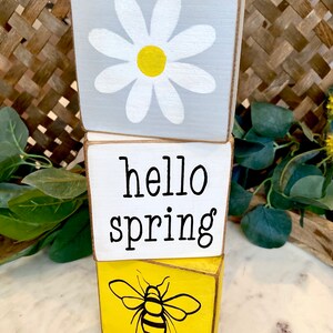 Hello Spring Sign, Rustic Spring Block Decor, Daisy Flower Bee Wooden ...