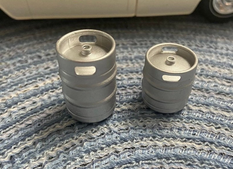 3D Printed Miniature Beer Kegs, for Model Truck Bed or Diorama; 1/24 1/ ...