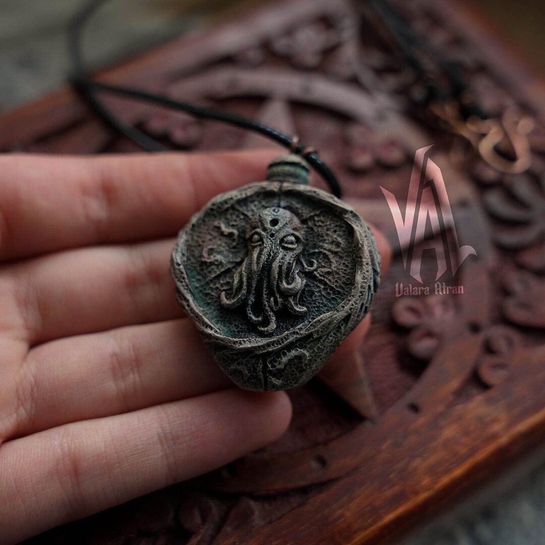 Handmade Cthulhu Ritual Lovecraft Amulet, Pin or Magnet - Etsy