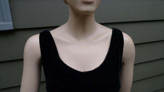 Bust: up to 35" ** Sexy Elegant 1960s Black Velvet H… - Gem