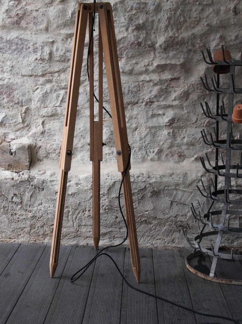 Trépied en hêtre et abat-jour en chanvre estampillé sac à grain ancien ...