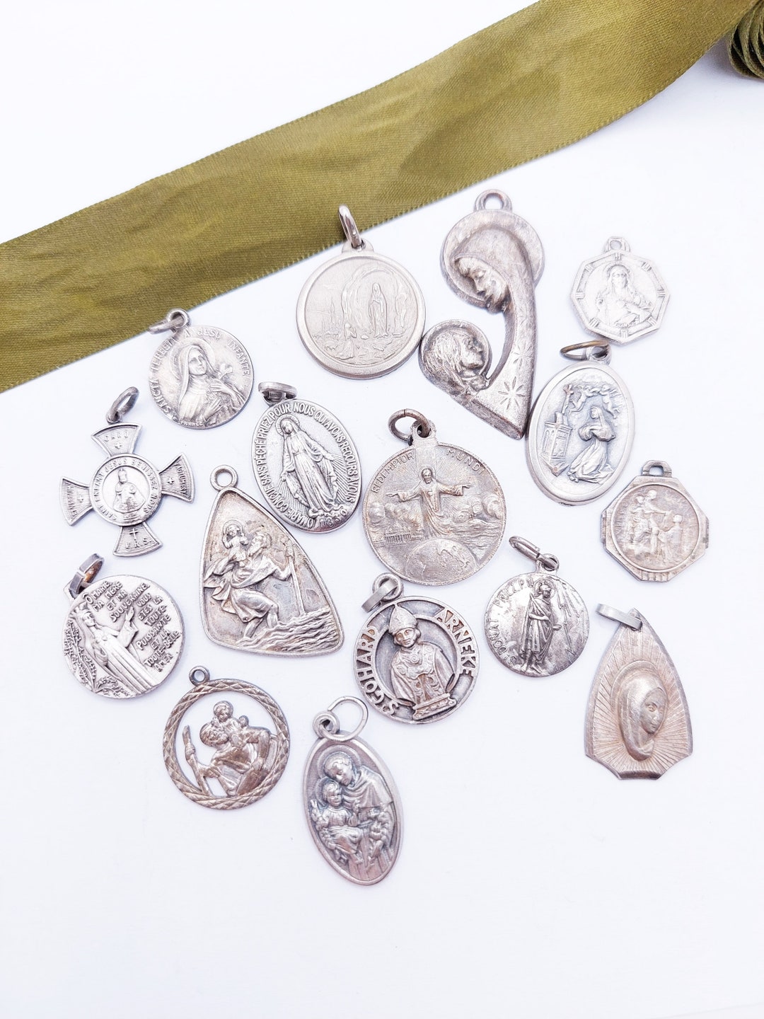 Mixed Lot of Vintage Catholic Medals Religious Medallions Devotional ...