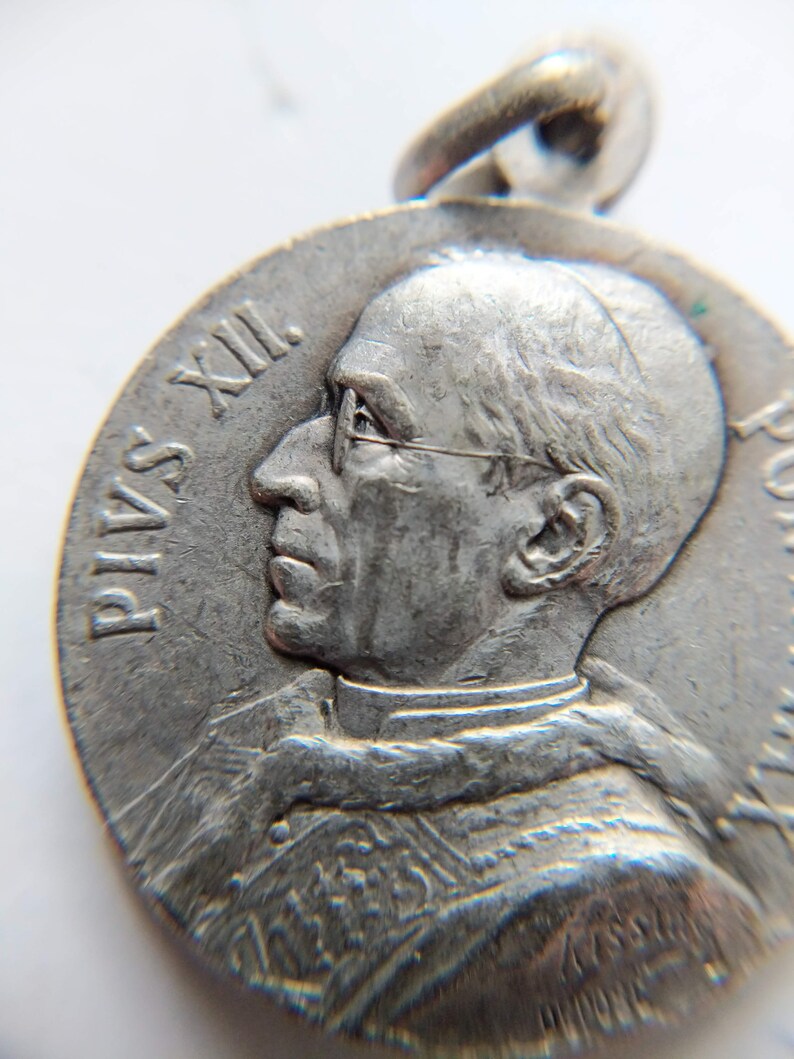 Pope Pius XII / St Cecilia Medal Kissing Depose Vintage - Etsy