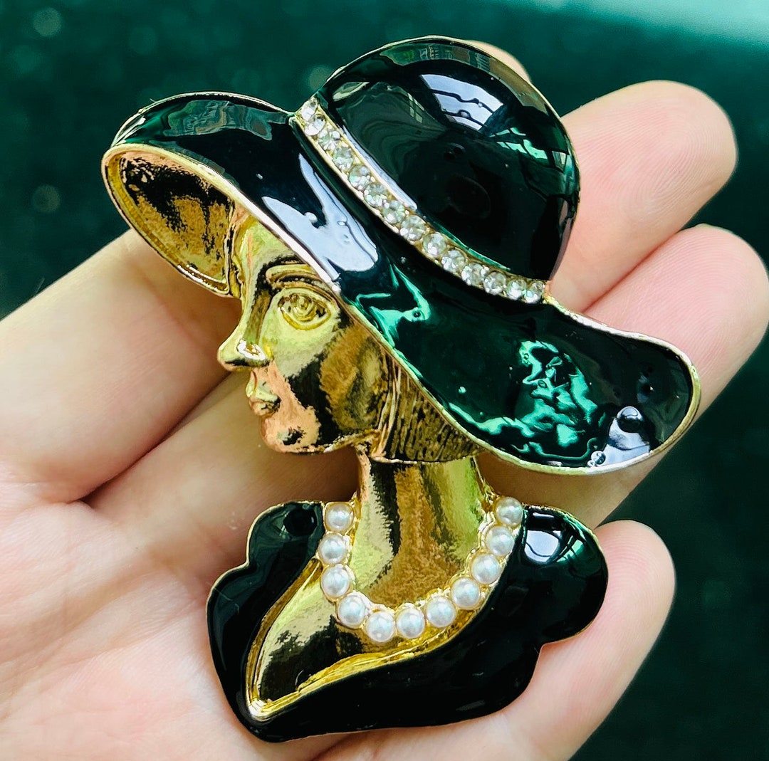 Pretty Black Gold Enamel Lady Diamonte Brim Costume Brooch Wear Hat ...