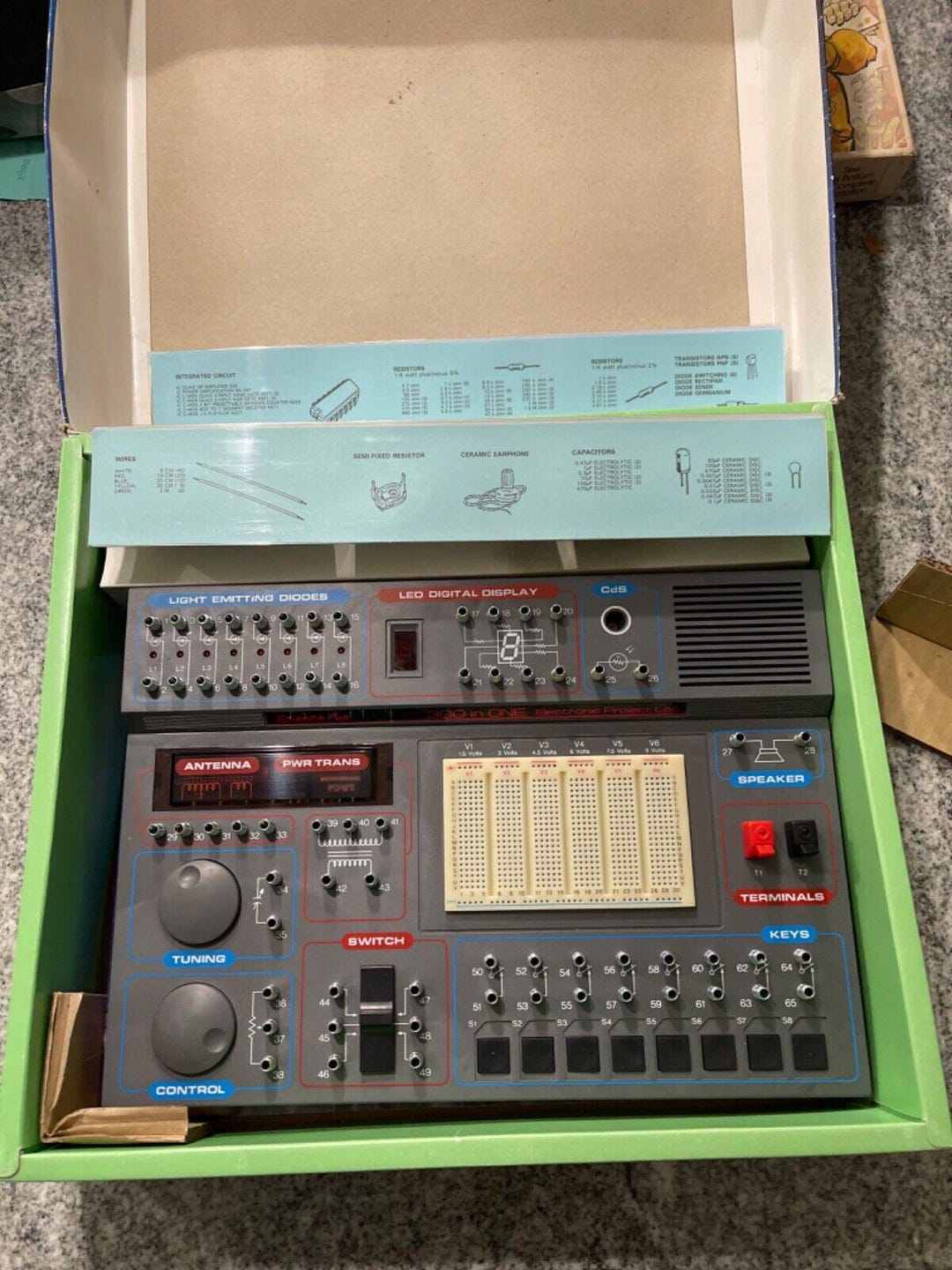 Radio Shack Electronic Project Lab 300 in One Kit Science Fair 28-270 ...