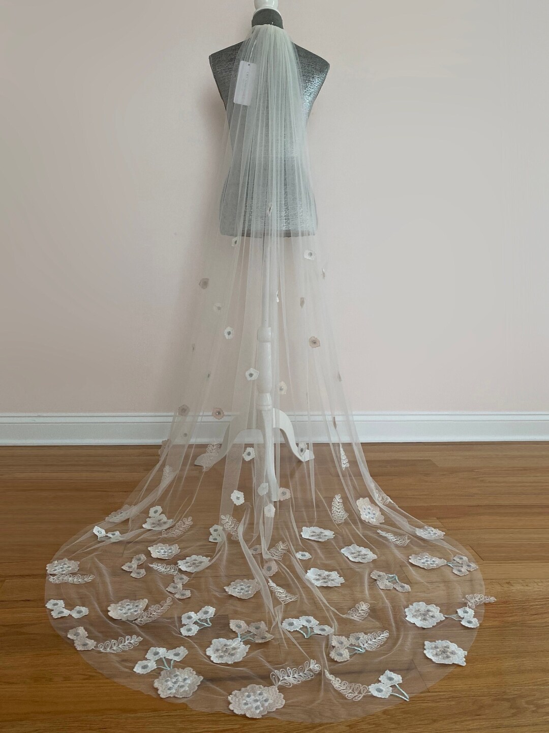 Floral Lace Wedding Veil: Pastel Appliqués, Modern Bridal Veil - Etsy