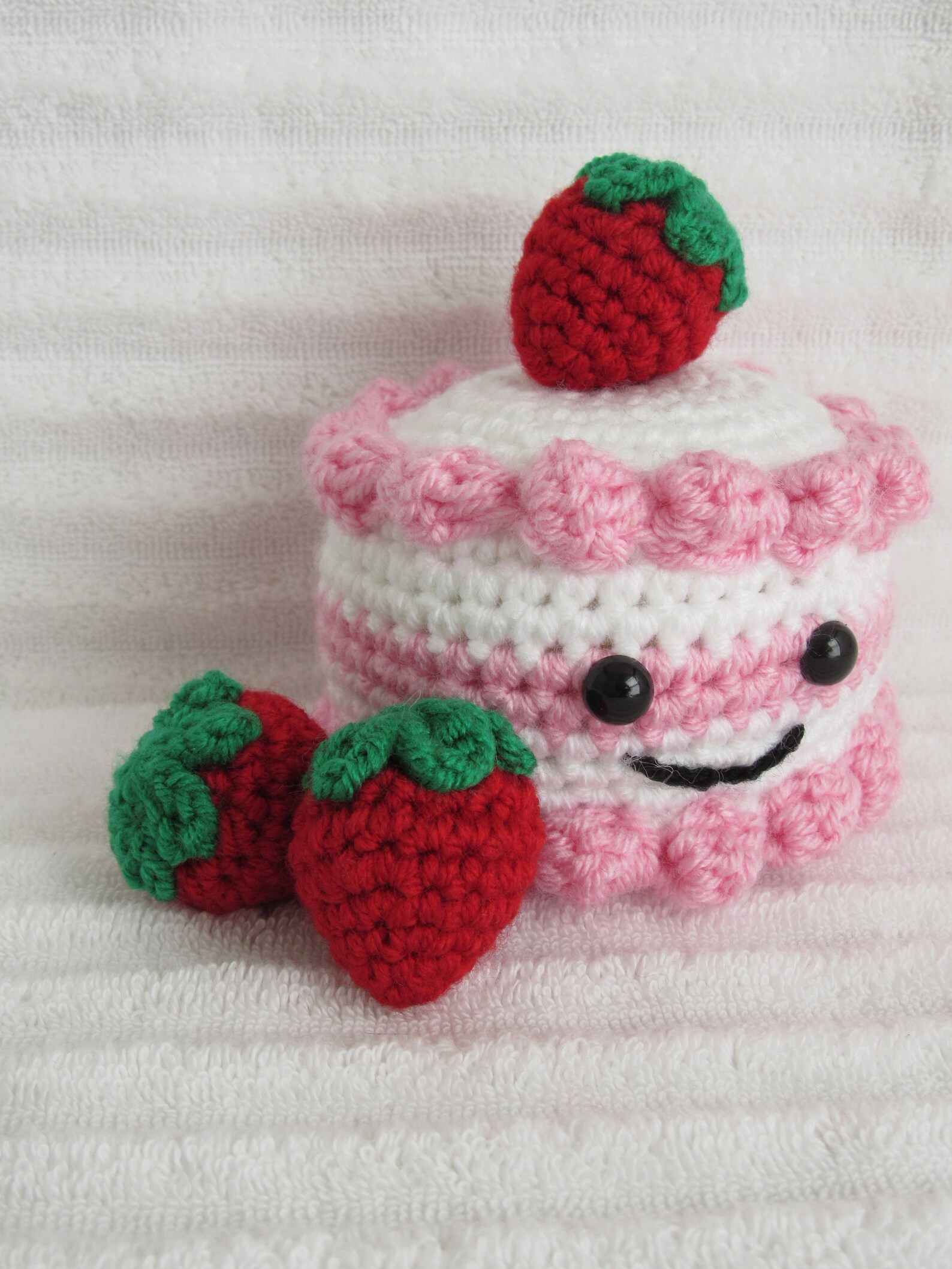 Strawberry Crochet Cake, Crochet Food, Crochet Dessert, Valentine's Day ...
