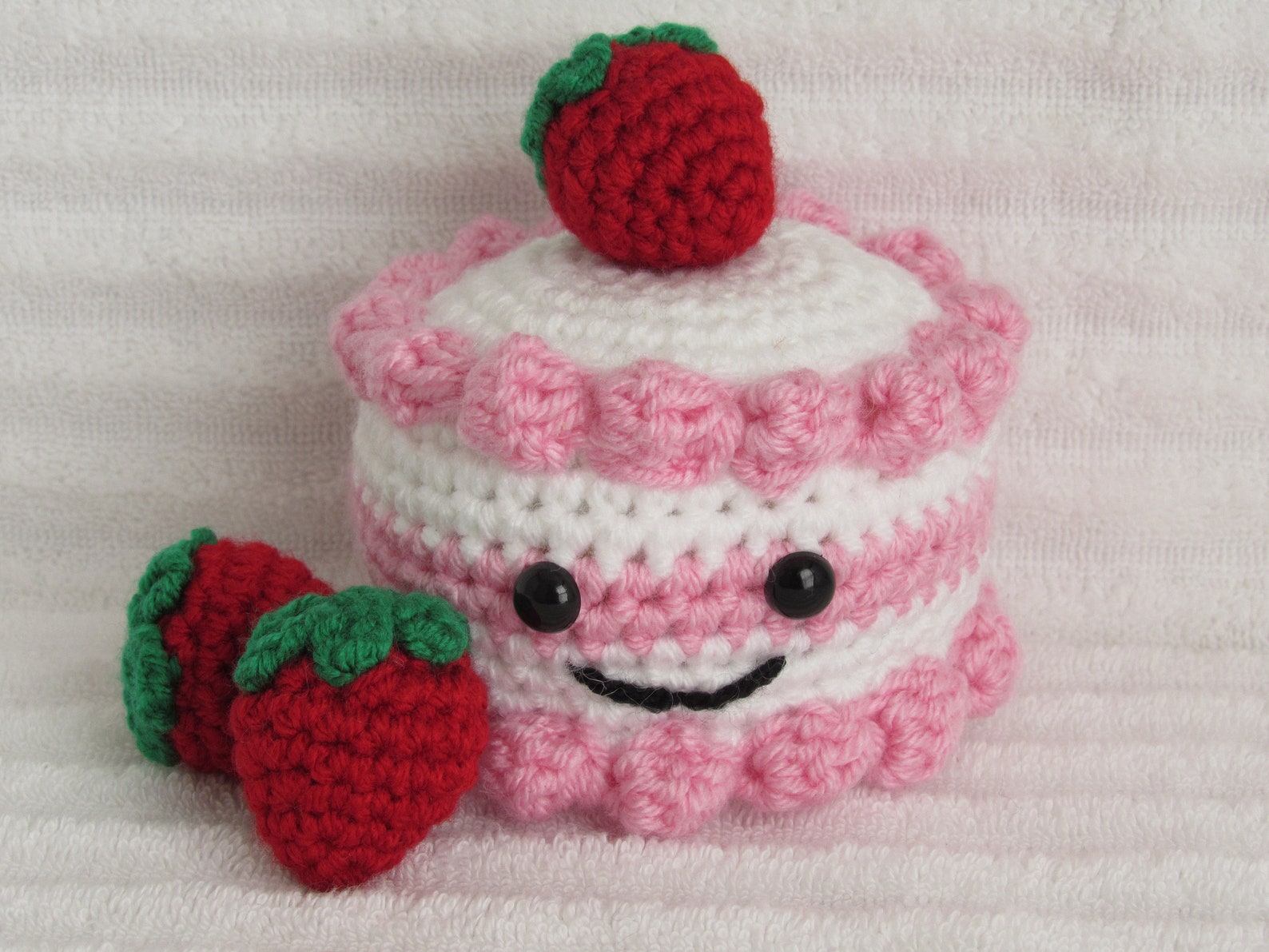 Strawberry Crochet Cake, Crochet Food, Crochet Dessert, Valentine's Day ...