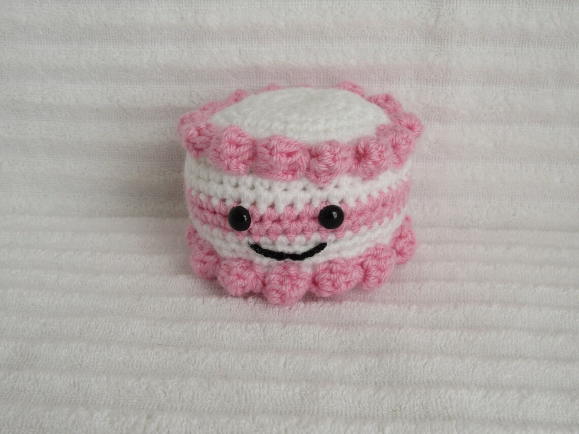 Strawberry Crochet Cake, Crochet Food, Crochet Dessert, Valentine's Day ...