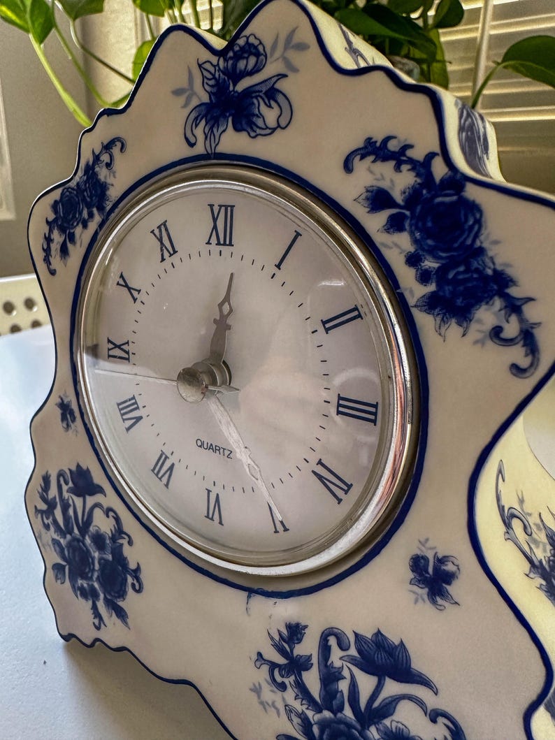 Vintage Blue White Quartz Mantel Clock Antique Resin Shelf Desk Decor ...