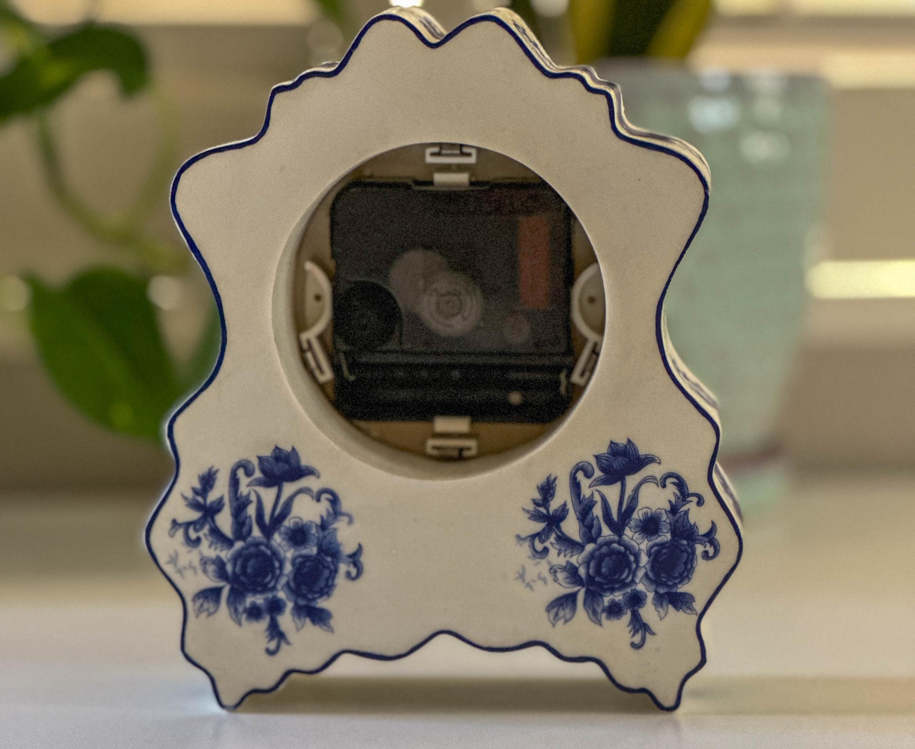 Vintage Blue White Quartz Mantel Clock Antique Resin Shelf Desk Decor ...