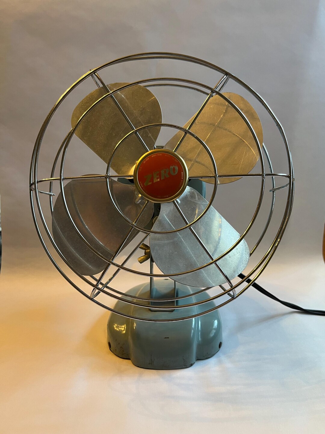 Small Zero Electric Fan, Vintage Adjustable Working Zero Desktop Fan ...