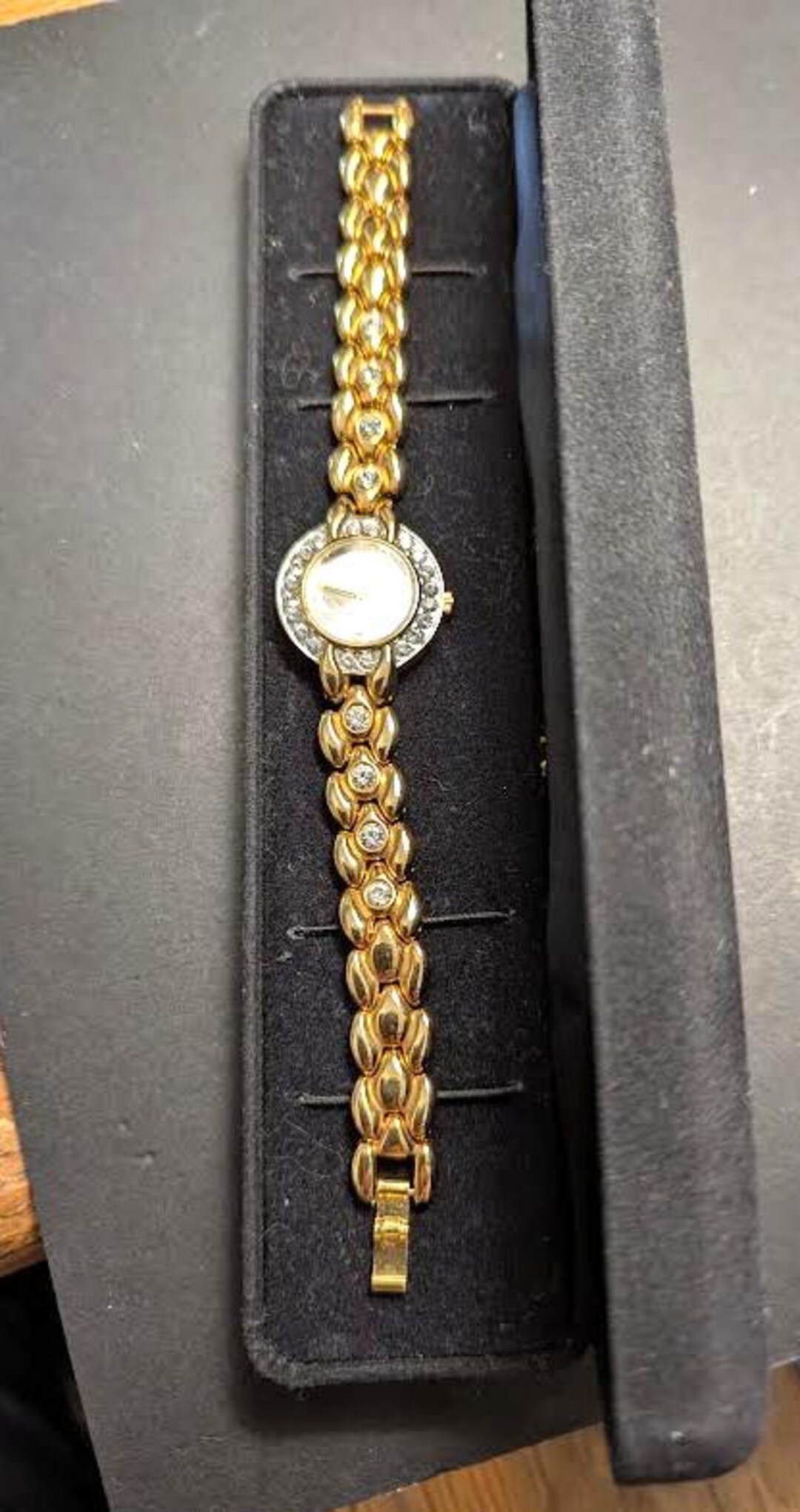 Elizabeth Taylor Watch Faux Gold & Crystal Wristwatch Jewelry Round ...