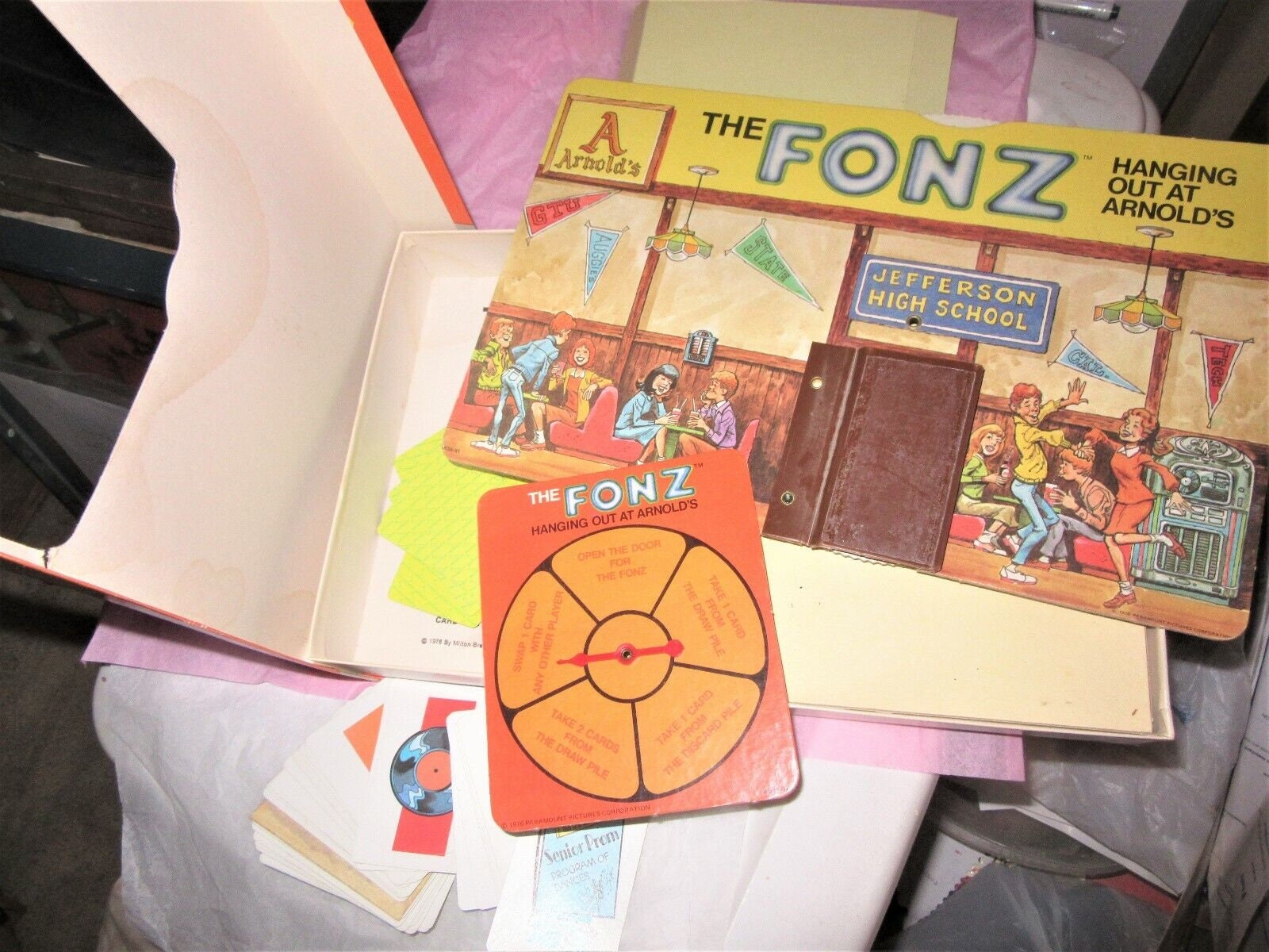 Fonz TV Hanging Out Arnold's HAPPY DAYS Cards Family Board Game Milton ...