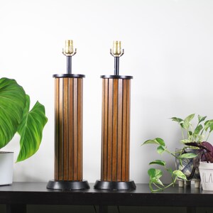 A Pair of Vintage Mid Century Modern Wood Table Lamps / MCM Gruvwood ...