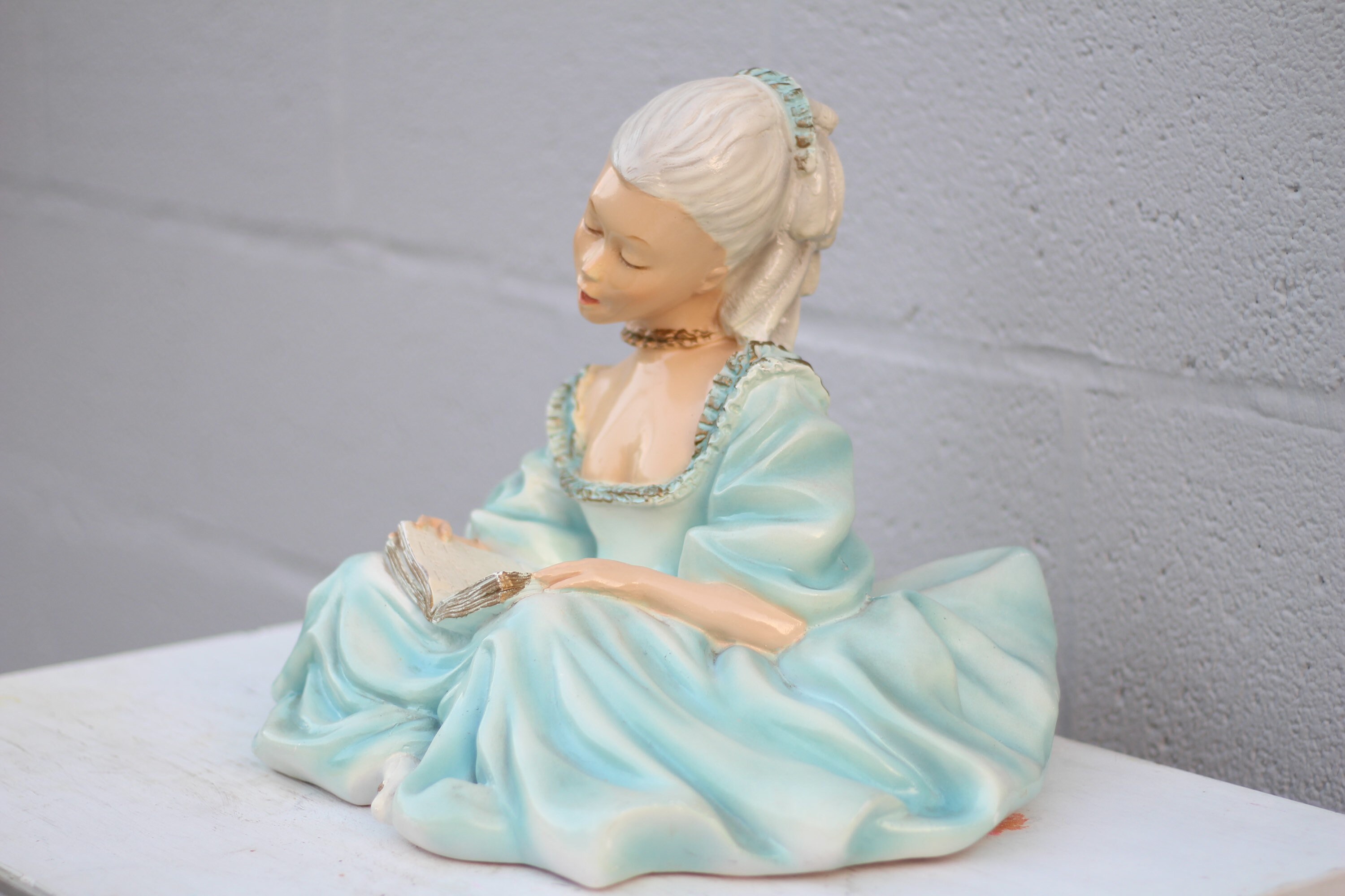 Vintage 1975 Universal Statuary Corp 810 / Vintage Home | Etsy