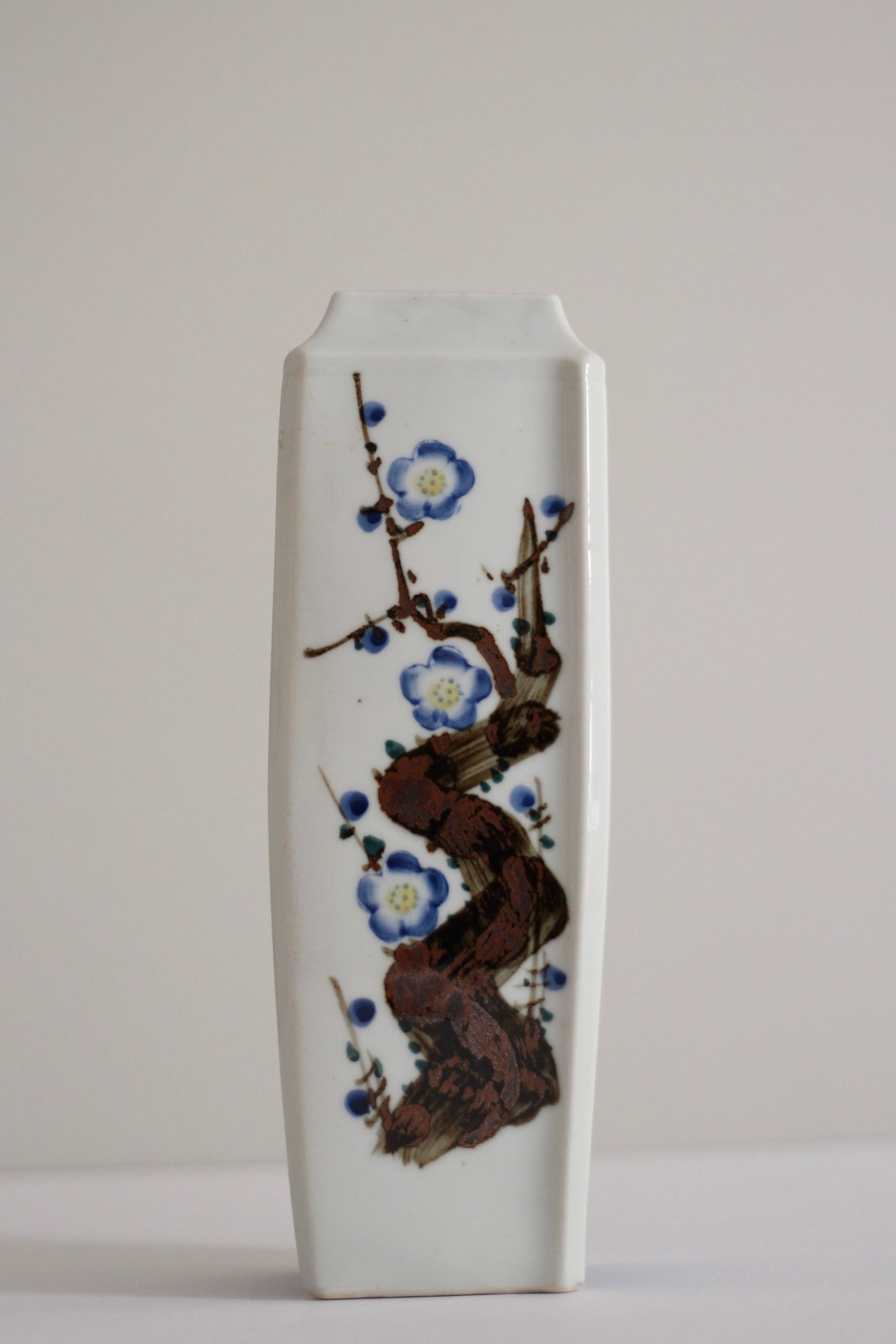 Vintage Toyo Japan Painted Vase / White and Blue Floral Vase / | Etsy
