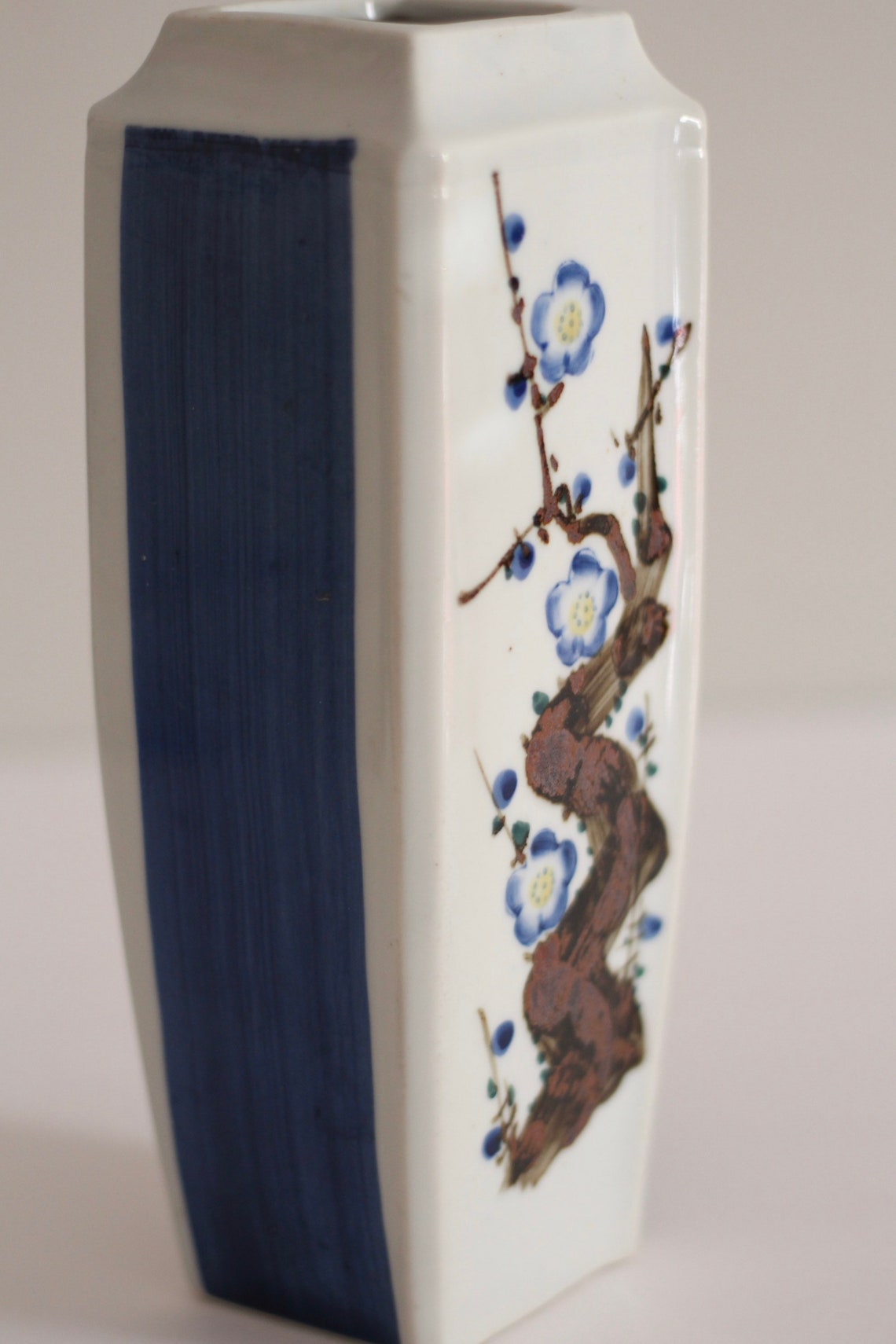 Vintage Toyo Japan Painted Vase / White and Blue Floral Vase / | Etsy