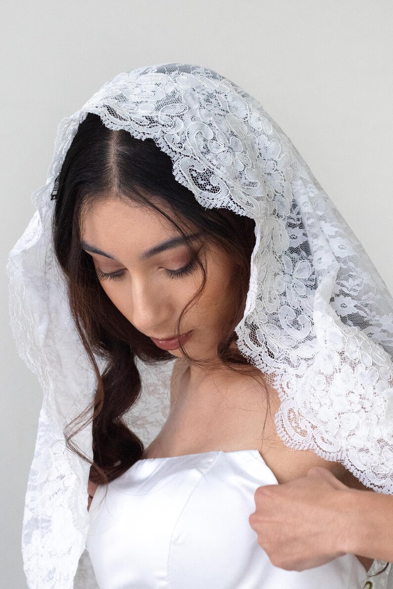 Mantilla Wedding Veil, Vintage Floral Lace Veil, Short Lace Veil ...