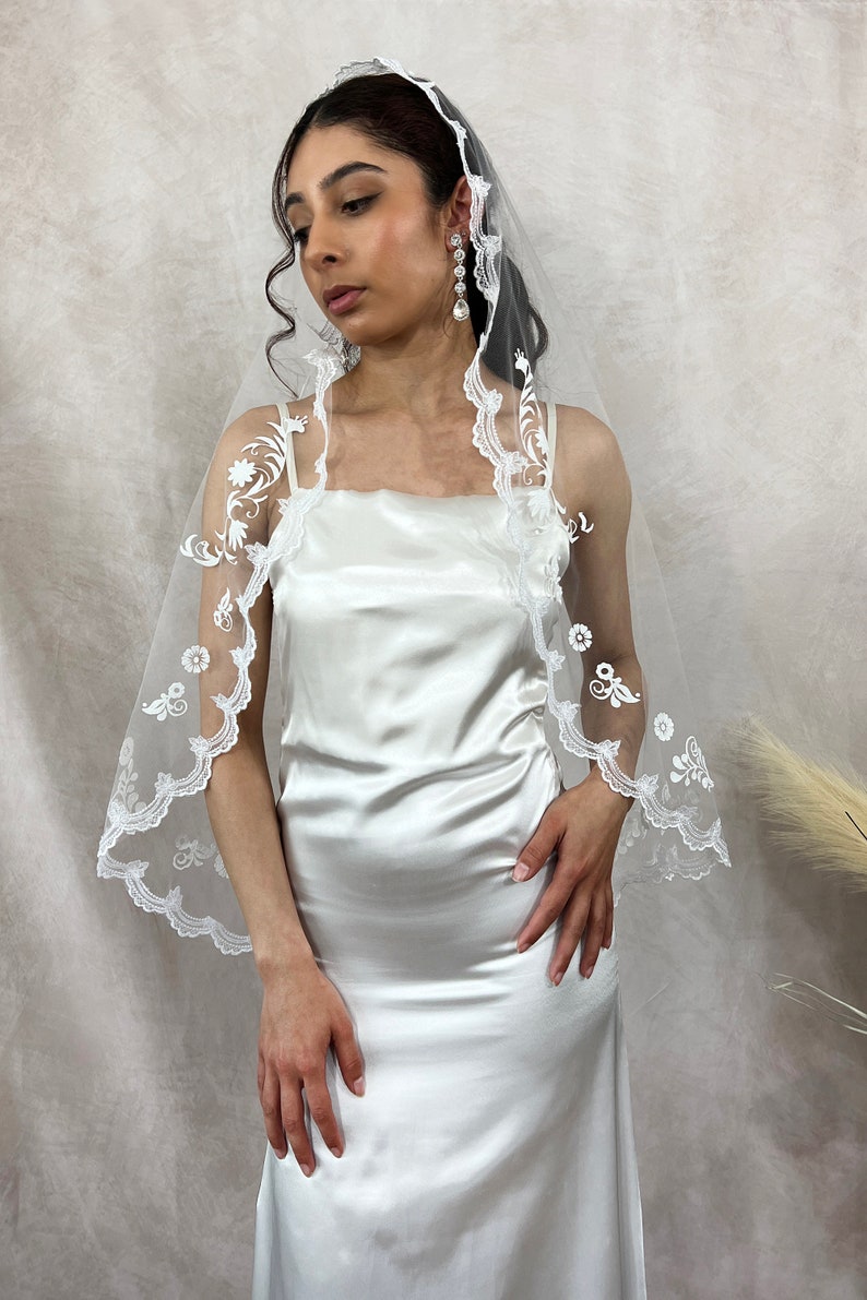 Mantilla Wedding Veil, Mexican Embroidery Veil, Short Lace Veil ...