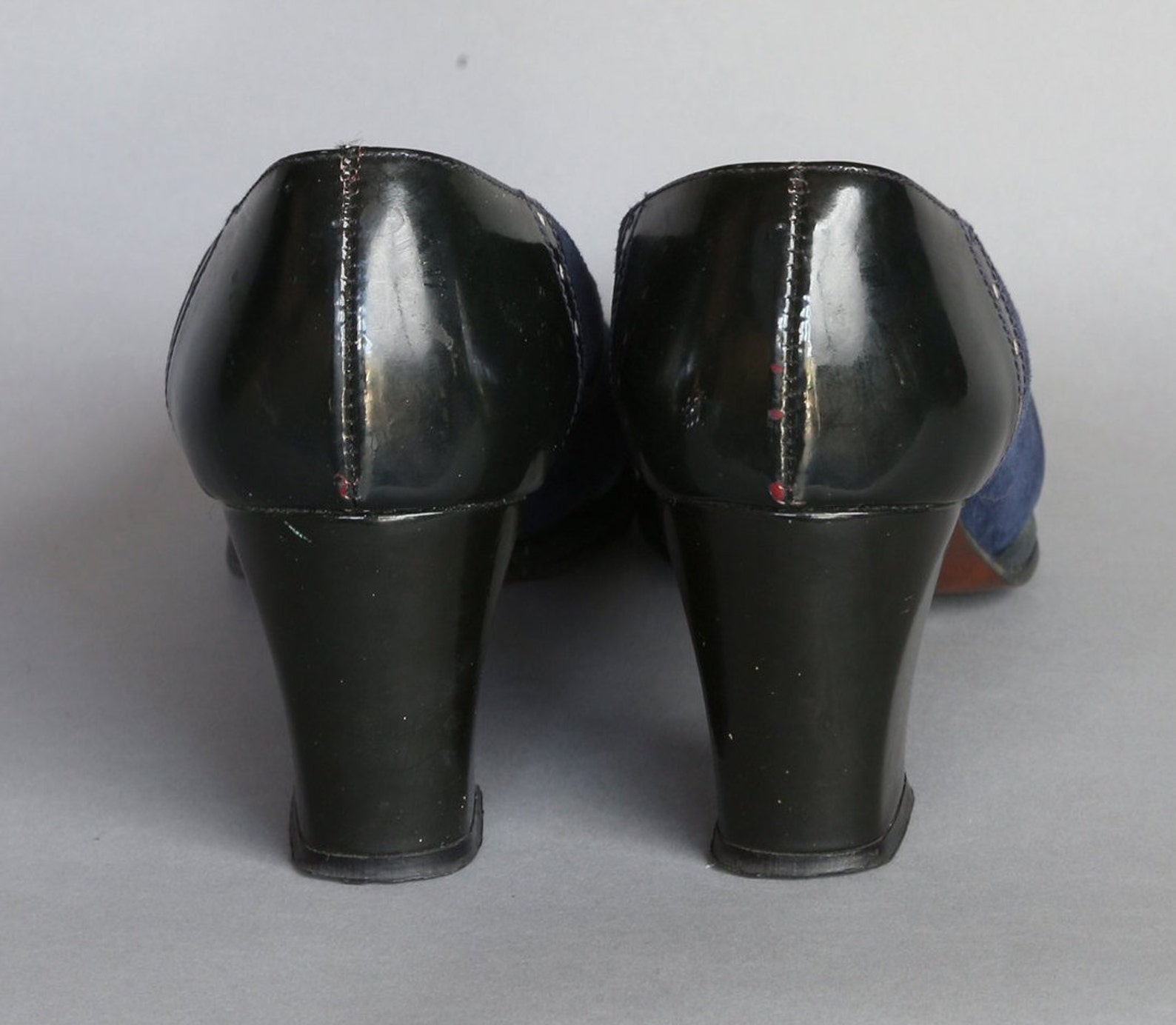 40's Coach & Four Spectator Pumps in Navy Leather and Suede | 9 - Etsy