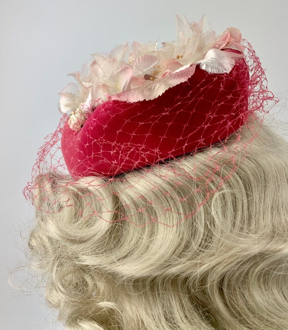 1960'S Pill Box Hat - Pink Velvet with White Delicate… - Gem