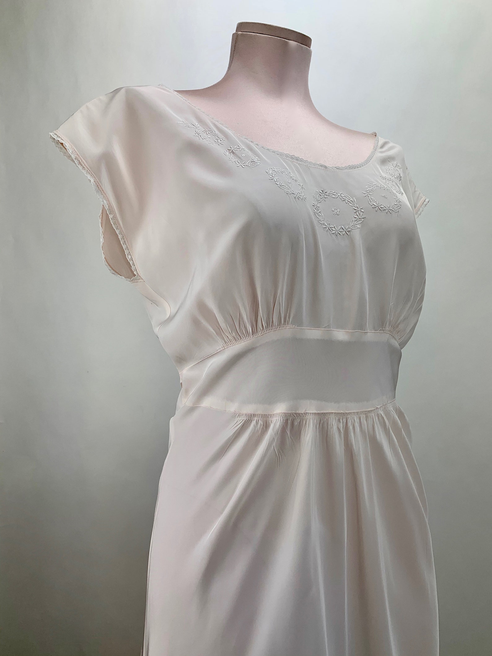 1940'S Bias-cut Negligee Lingerie - Light Pink Rayon - Detailed ...