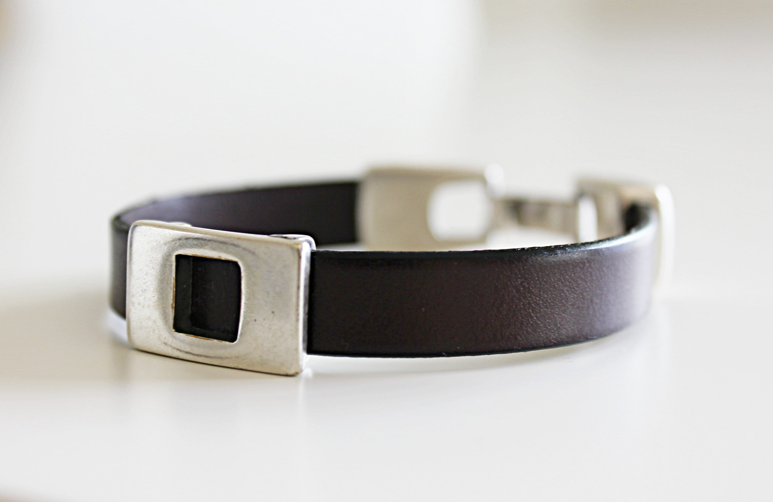 PULSERA de CUERO para HOMBRE. Pulsera de caballero plata | Etsy