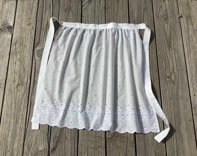 Pretty Eyelet White Dirndle Apron for Octoberfest, White Eyelet Apron ...