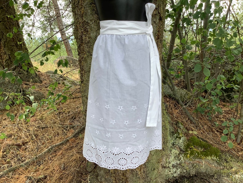 BESTSELLER Eyelet White Dirndle Apron for Octoberfest White - Etsy