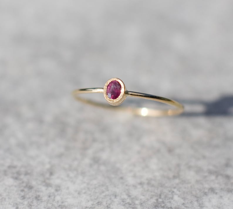 Rubin-Ring in 14 k Gold zierliche Schmuck Setzring Juli | Etsy