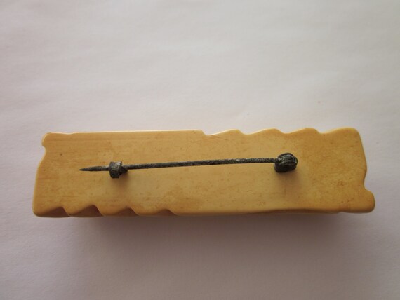 Carved Bakelite Pin in Butterscotch. - Gem